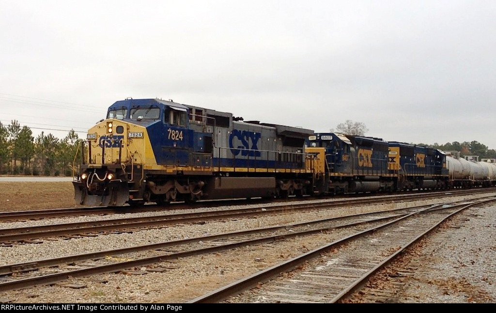 CSX 7824, 8407, and 2490 are slowing to stop at Gullatt Rd